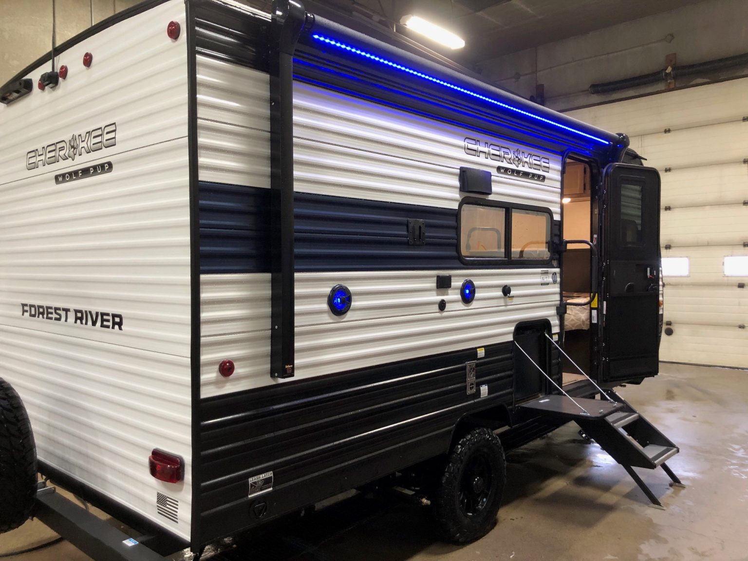 2025 Wolf Pup Limited 16BHS Small Bunk Model Camper Trailer RV ...