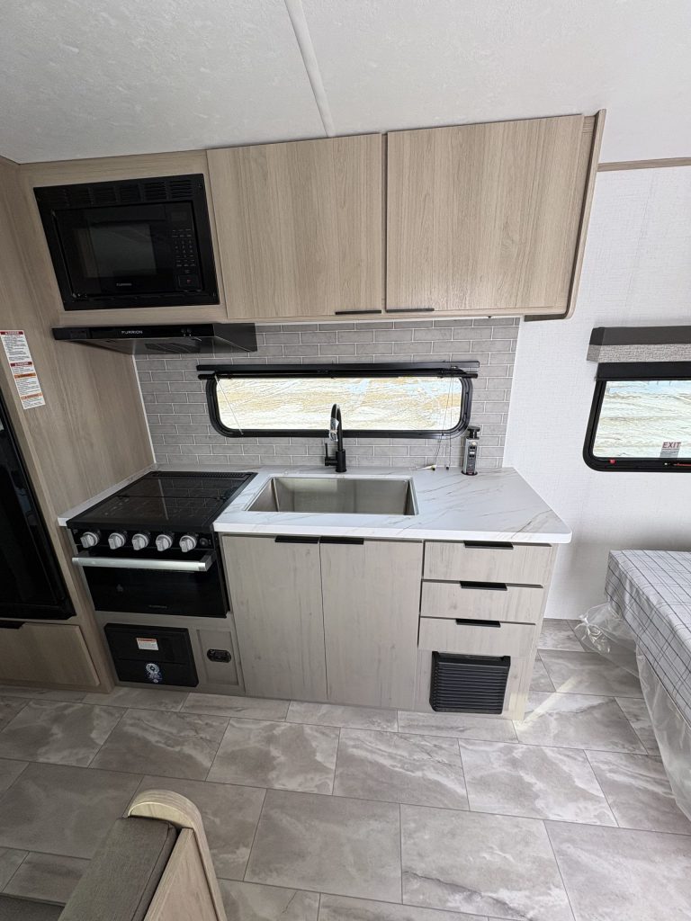 2025 Kodiak Ultra-Lite 201QB Couples Model Camper Trailer – Steinbach ...