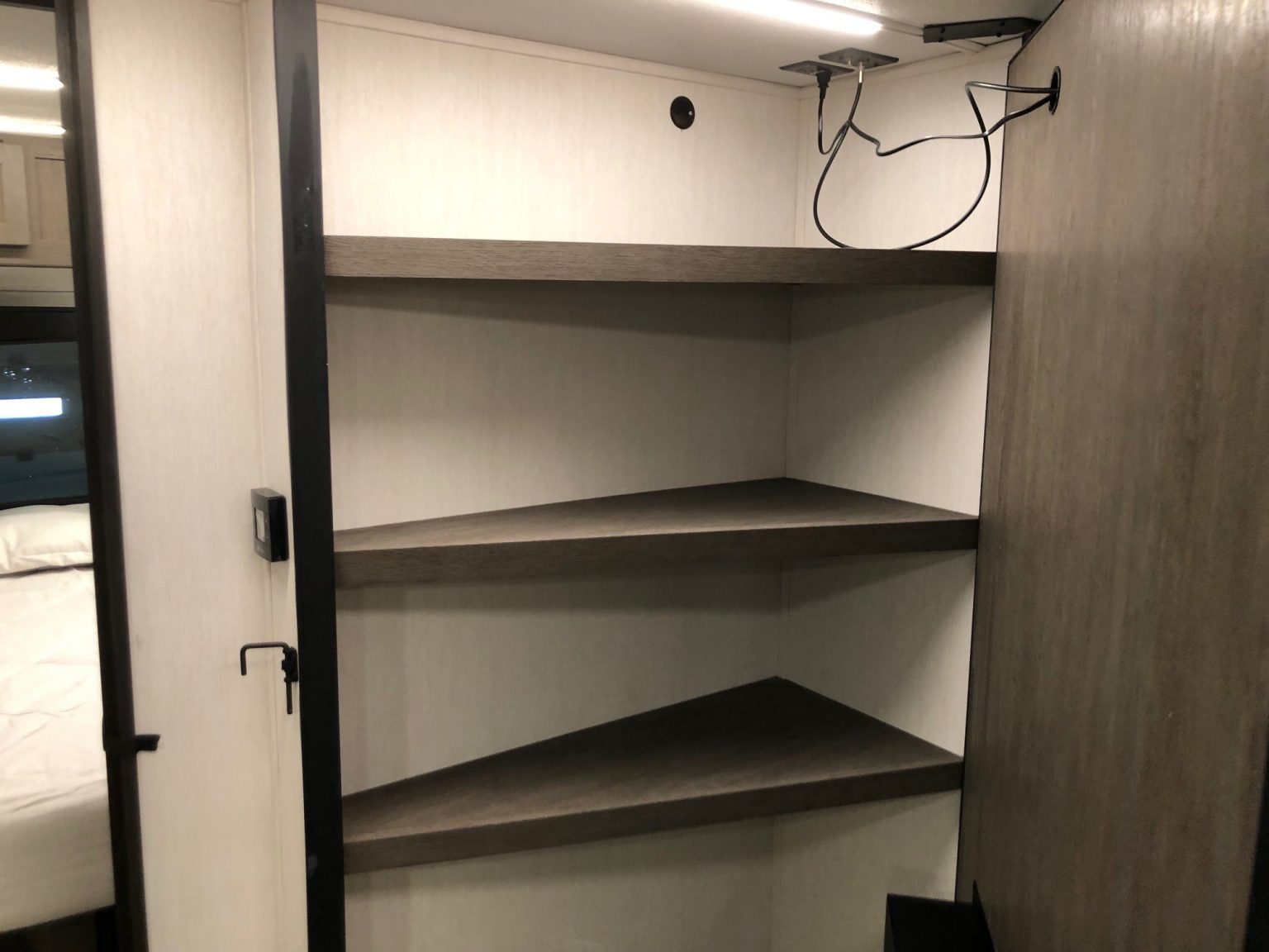 2025 Alpha Wolf Limited 26DBH-L Bunk Model Camper Trailer – Steinbach ...