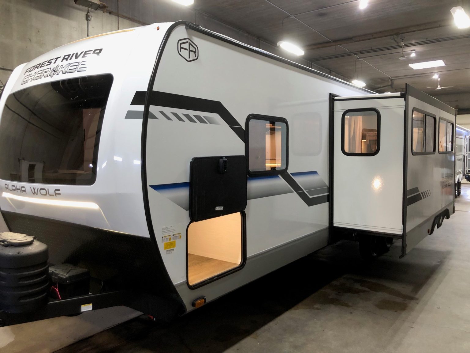 2025 Alpha Wolf Limited 26DBH-L Bunk Model Camper Trailer – Steinbach ...