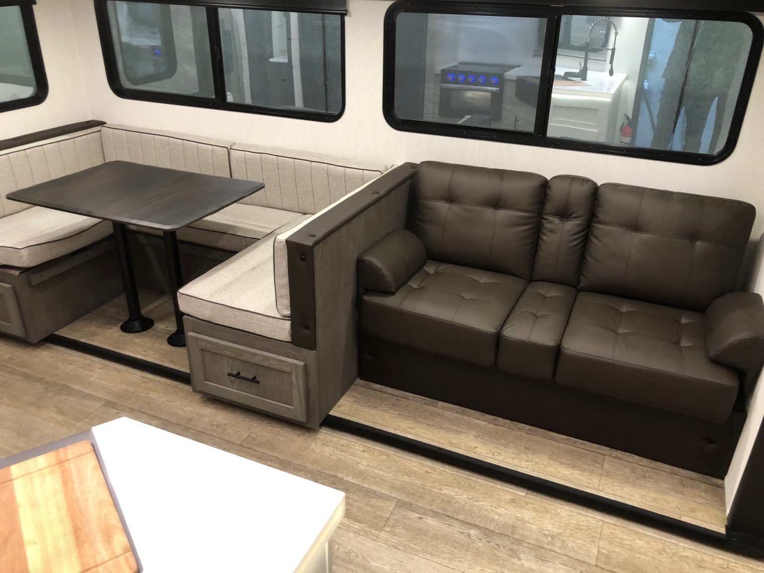 2025 Alpha Wolf Limited 26DBH-L Bunk Model Camper Trailer – Steinbach ...