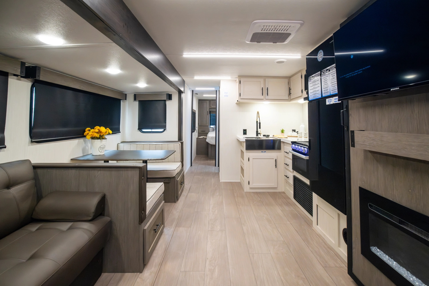 2026 Alpha Wolf Limited 29DCB-L Bunk Room Camper Trailer RV – Steinbach ...